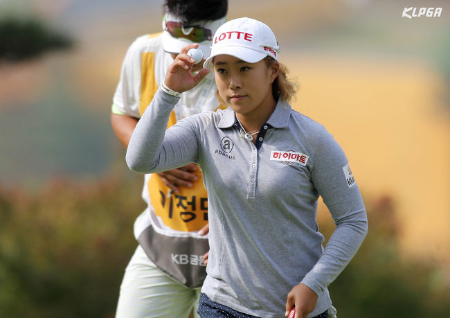 [스포츠종합]김해림, KB금융스타챔피언십 3R도 선두...KLPGA 첫 우승에 한발 | YTN