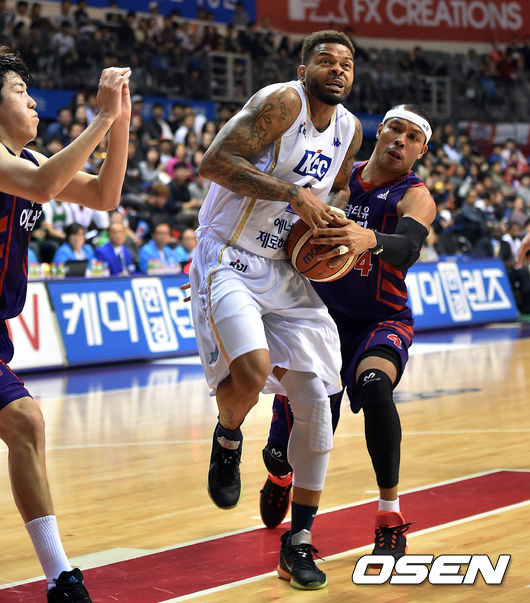 [스포츠종합]KCC, 선두 오리온 격침...KGC 홈 8연승(종합) | YTN