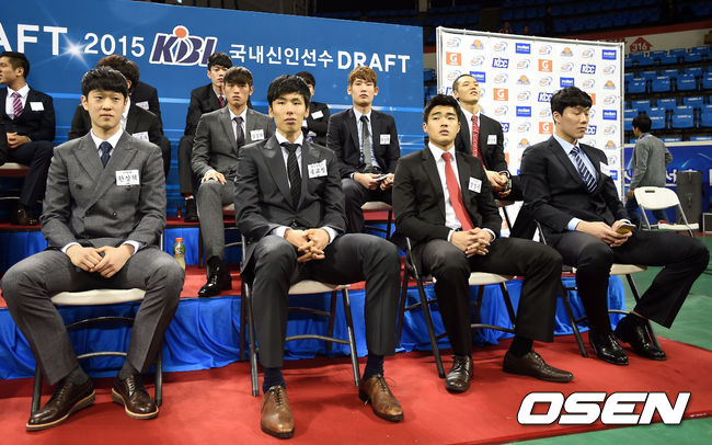 [스포츠종합][사진]'떨리는 KBL 신인선수 드래프트' | YTN