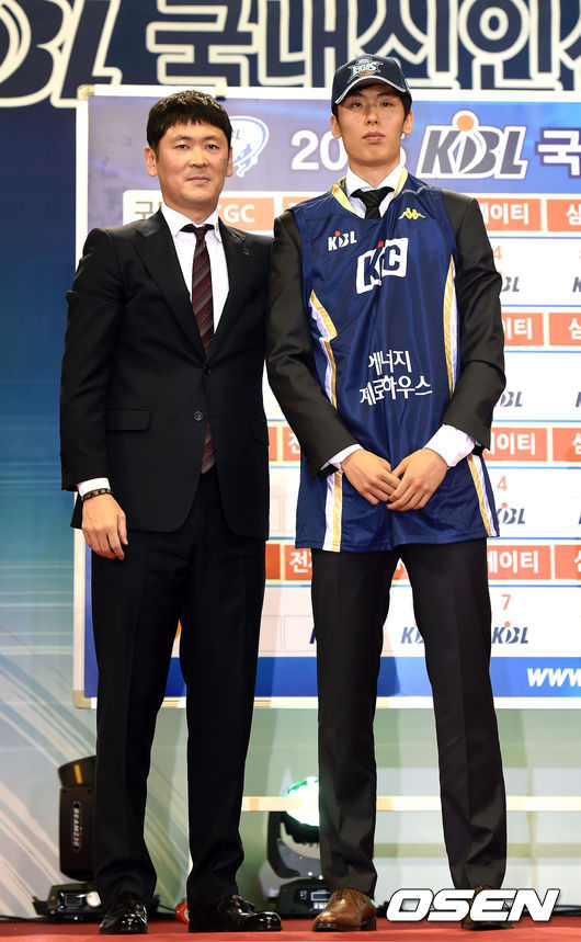 [스포츠종합]'최대어' 문성곤, 전체 1순위로 KGC행... 송교창 3순위(종합) | YTN