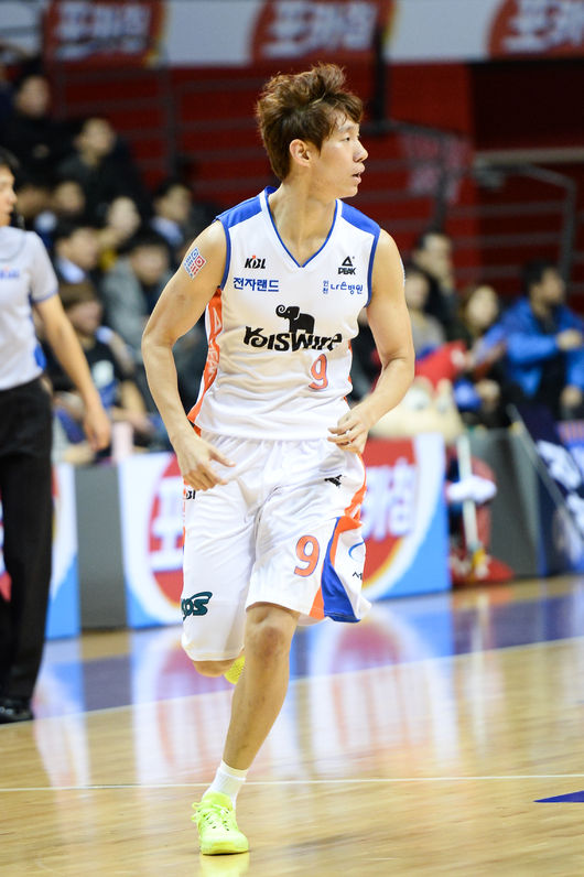 [스포츠종합]‘2득점’ 한희원, ‘어서 와! KBL은 처음이지?’ | YTN