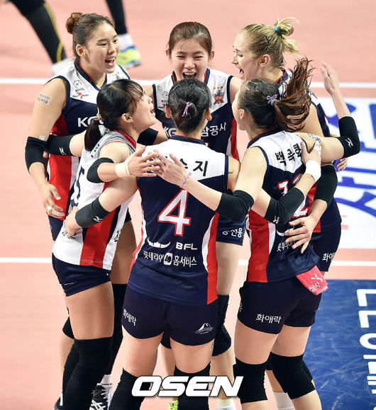 [스포츠종합]'그로저 41점' 삼성화재, 우리카드 잡고 시즌 첫승...KGC, GS 꺾고 첫승(종합) | YTN