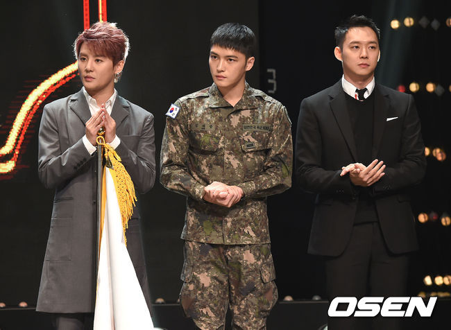 [방송][사진]JYJ,'국무총리표창 수상' | YTN