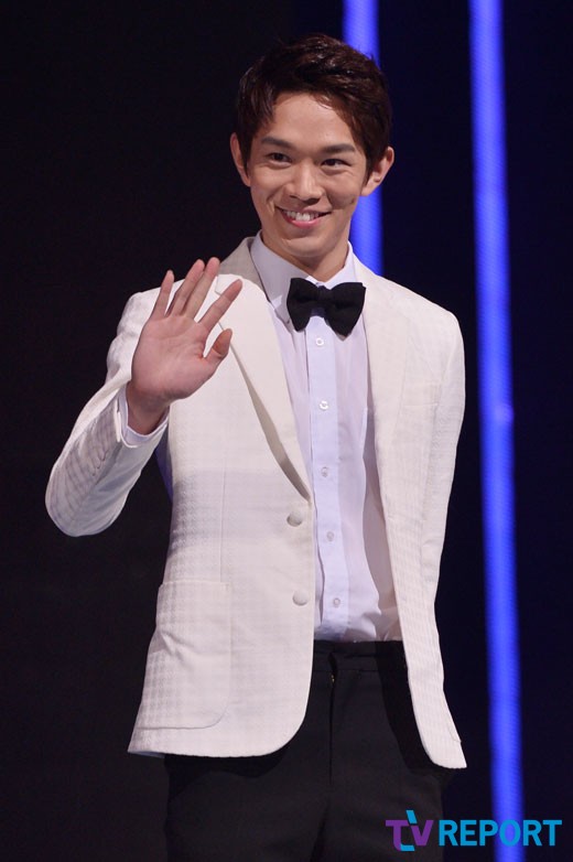 [방송][T포토] 케빈오 '활기찬 손인사'(슈퍼스타K7) | YTN