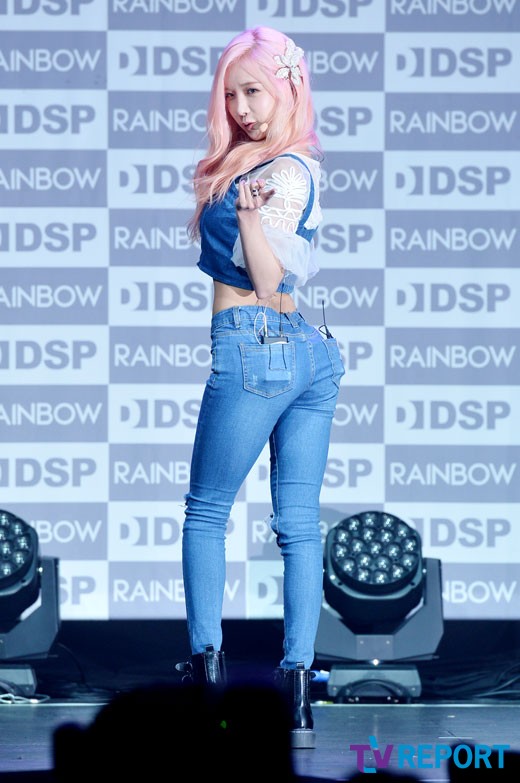 [음악][T포토-Lab] 조현영 '11자 복근+애플힙, 반전의 섹시미' | YTN