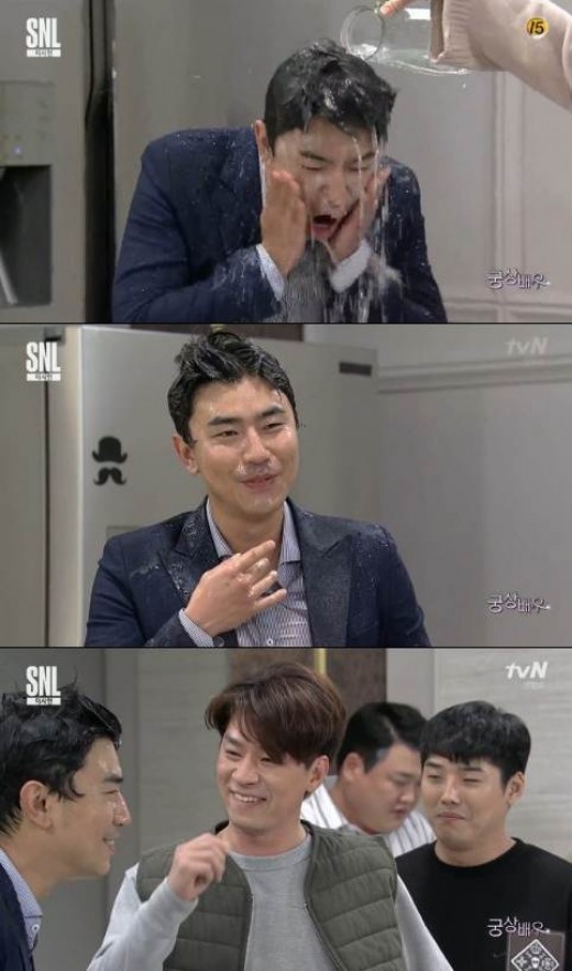 [방송]'SNL8' 이시언, 차인표 잇는 분노의 샤워 ‘지지리 궁상’ | YTN