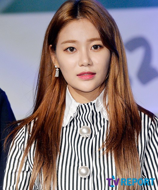 [방송][T포토-Lab] AOA 유나 '배우 포스 물씬~ 우아한 청순 매력' | YTN