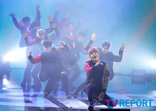 [방송][T포토] SF9 '손 머리 위로~' | YTN