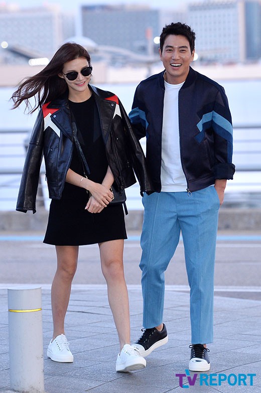 [방송][T포토-Lab] 주상욱-차예련 '시선강탈 예비부부, 꿀 떨어지는 출국길' | YTN