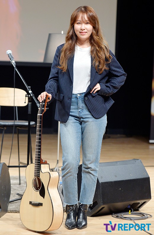 [방송]'라디오쇼' 권진아 "YG·JYP 제안 왔어도 안테나 갔을 것" | YTN