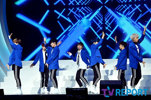 [방송][T포토-Lab] 온앤오프 'B1A4 동생 탄생, 여심 잡는 깜빡돌' | YTN