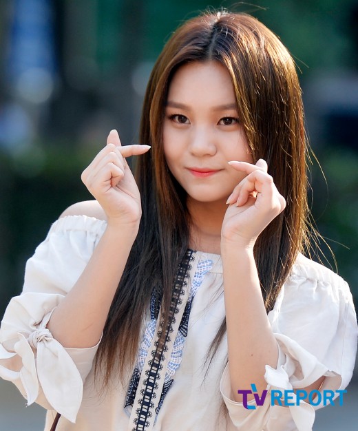 [방송][T포토-Lab] 여자친구 엄지 '물오른 비주얼, 치명적인 청순 미녀' | YTN