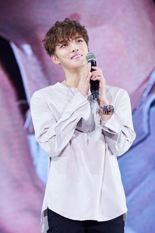 [방송][룩@차이나] JYJ 김재중 "몸 예전같지 않아…점점 외로워진다" | YTN