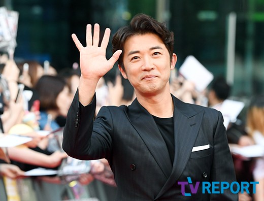 [방송][T포토] 안재욱 '여유만만~' | YTN