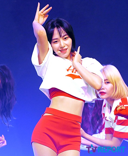 [방송][T포토] AOA 민아 '잘록한 개미허리' | YTN