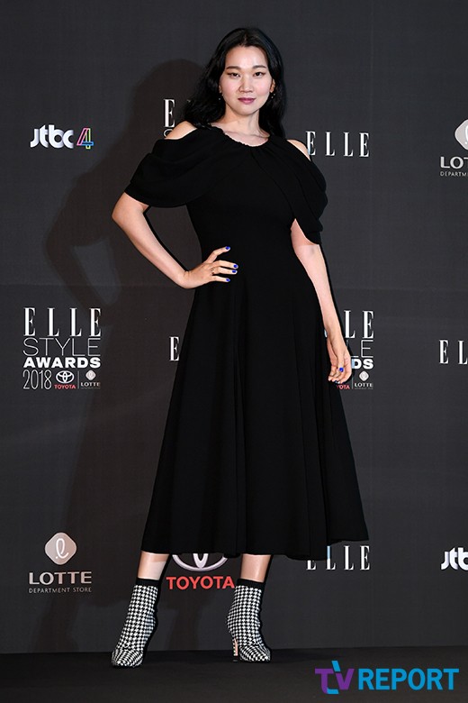 [방송][T포토-Lab] 블랙VS글리터, 스타들이 선택한 시상식 패션 | YTN