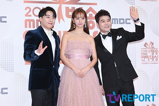 [방송][T포토] 승리-혜리-전현무 'MBC 연예대상의 3MC' | YTN