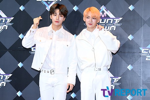 [방송][T포토] JBJ95 '하트 뿅' | YTN