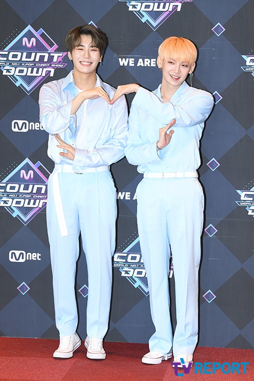 [방송][T포토] JBJ95 '하트 포즈에 미소가 절로' | YTN