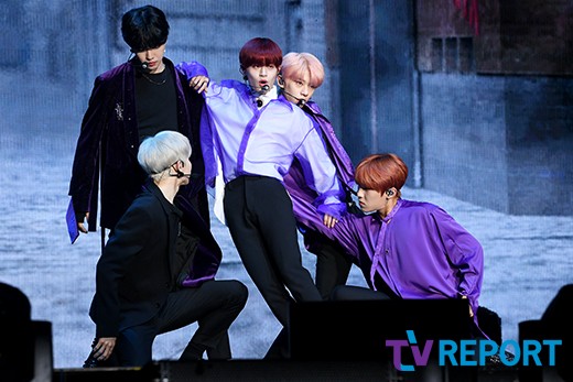 [방송][T포토] AB6IX '아티스트돌의 예술적 무대' | YTN