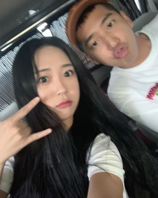 [방송]‘B1A4 출신’ 바로, 오늘(30일) 군 입대…어색한 거수경례 | YTN