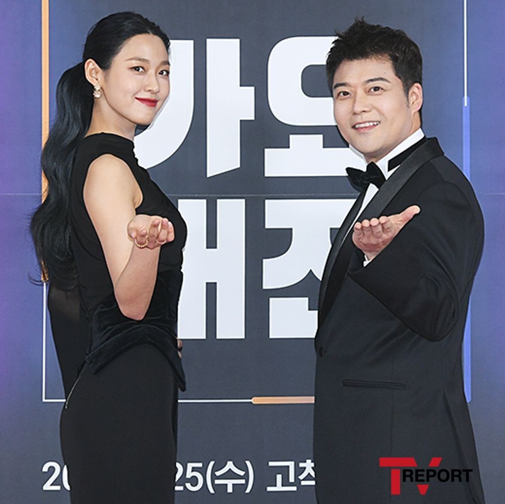 [방송][T포토] 설현-전현무 'SBS 2019 가요대전 MC' | YTN