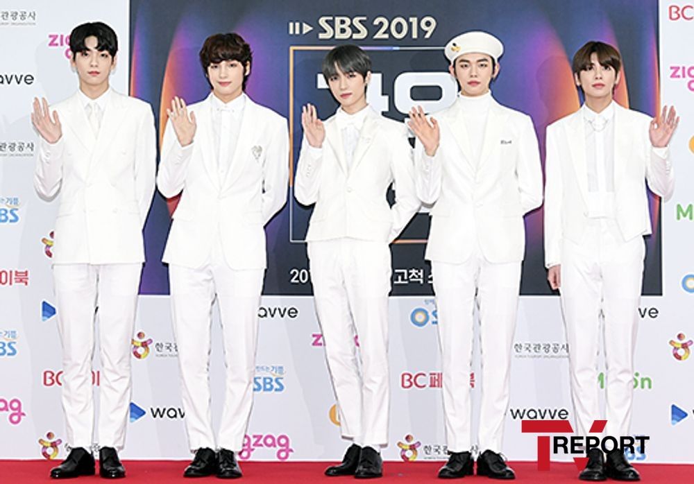 [방송][T포토] TXT '순백의 수트 패션' | YTN