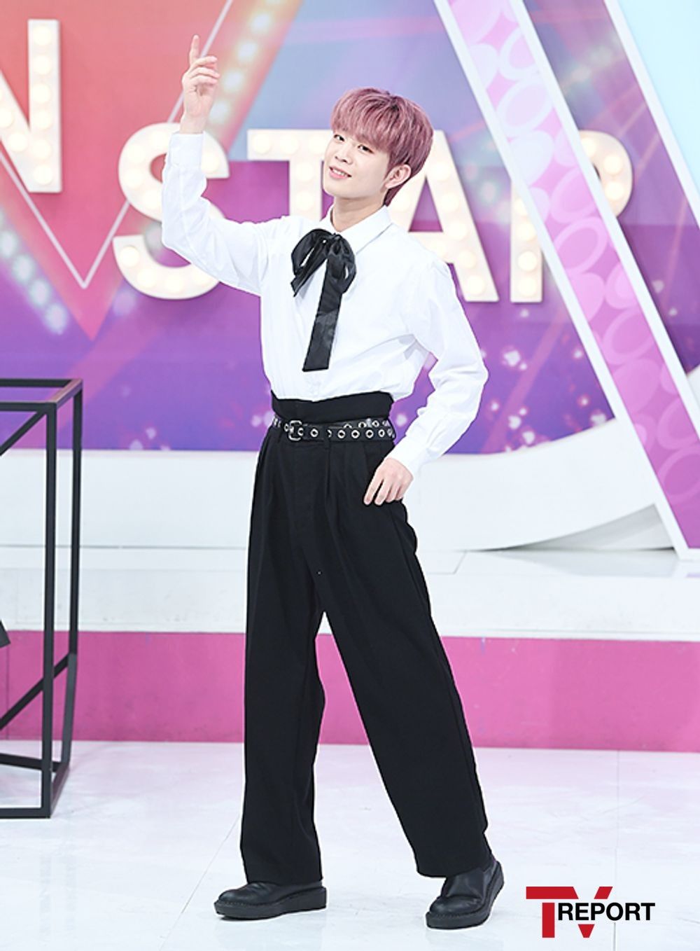 [방송][T포토] 동키즈 문익 '우아하게' | YTN