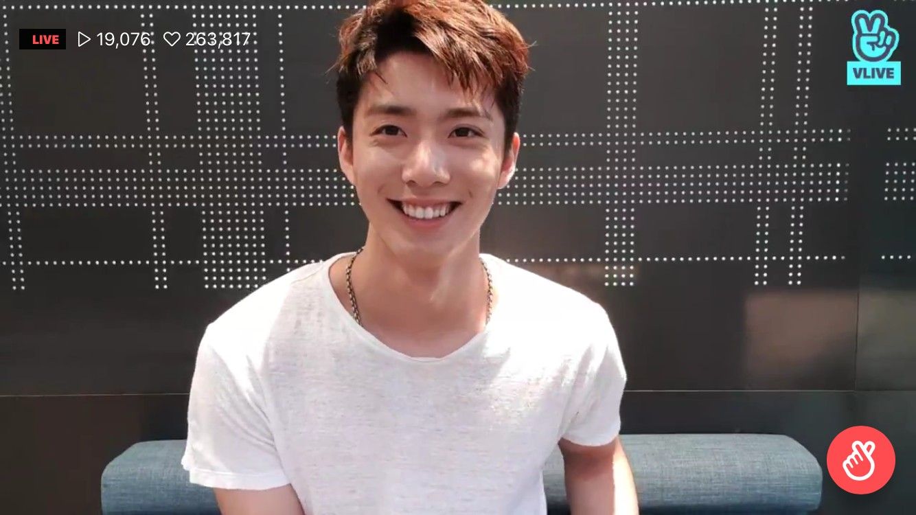 [방송]SF9 휘영 "짧은 머리로 변신" 팬들 깜짝 [V라이브] | YTN