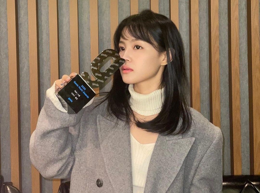 [방송]이하이, '홀로' R&B 소울 부문 수상 "AOMG 식구들 최고" | YTN