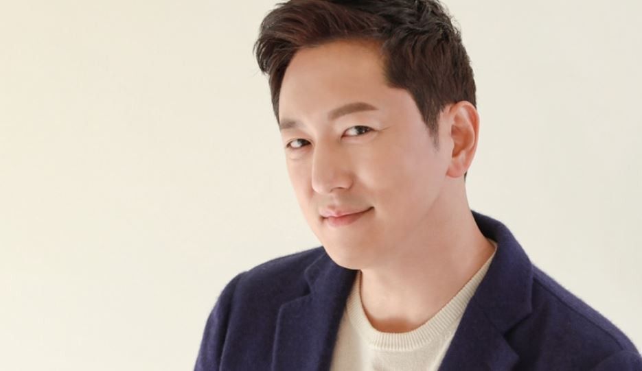 [방송]한석준, SM C&C 재계약 체결 | YTN