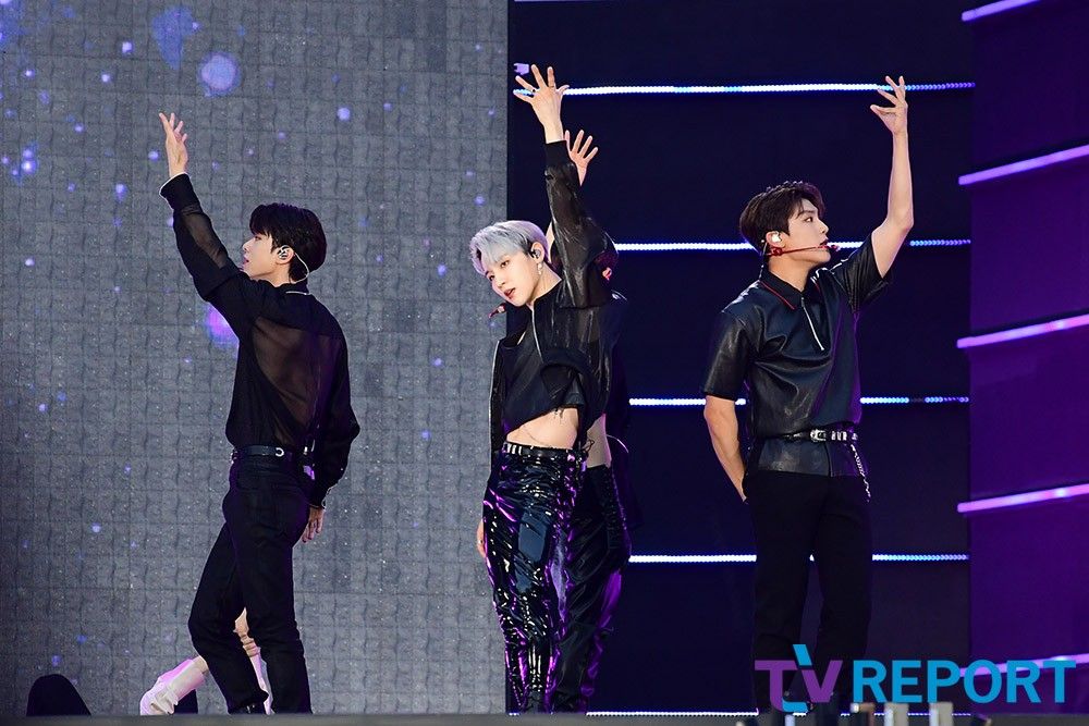 [방송][T포토] AB6IX '손끝까지 멋지게' | YTN