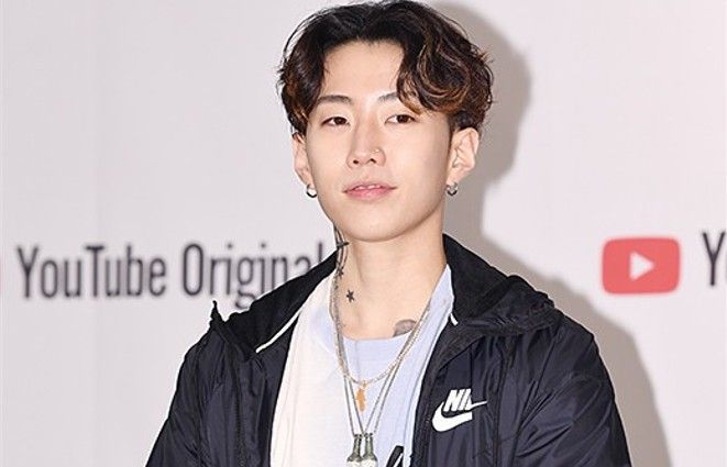 [방송]박재범 "AOMG·하이어뮤직 대표직 내려 놓기로” [전문] | YTN