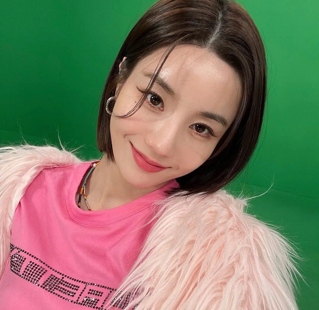 [방송]권은비X성종X츠키X재재, 4인 4색 '블랙펑크' [리포트:컷] | YTN