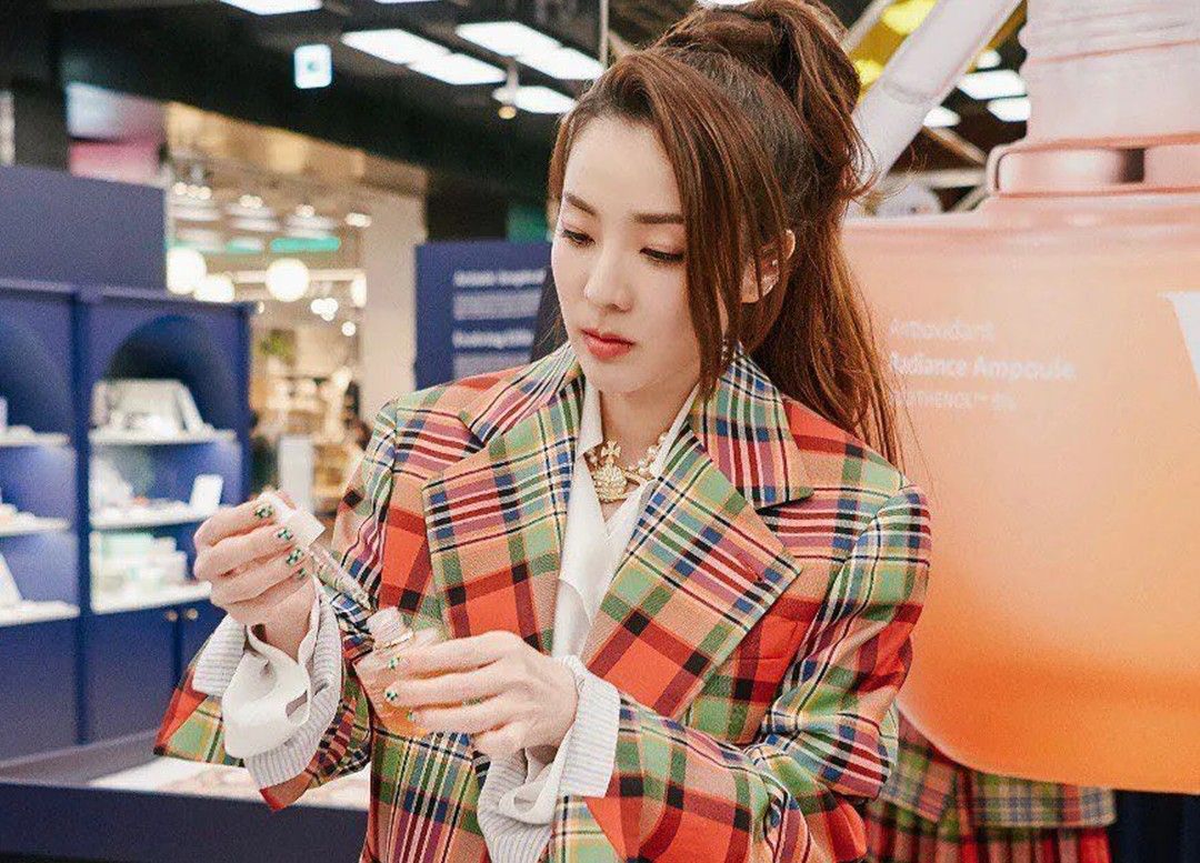 [방송]산다라박, 41kg 깡마른 각선미…39세 최강 동안 [리포트:컷] | YTN