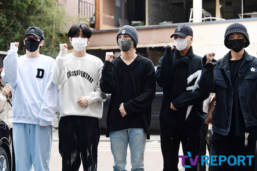 [방송][T포토] BAE173 '소중한 한표 행사해요' | YTN