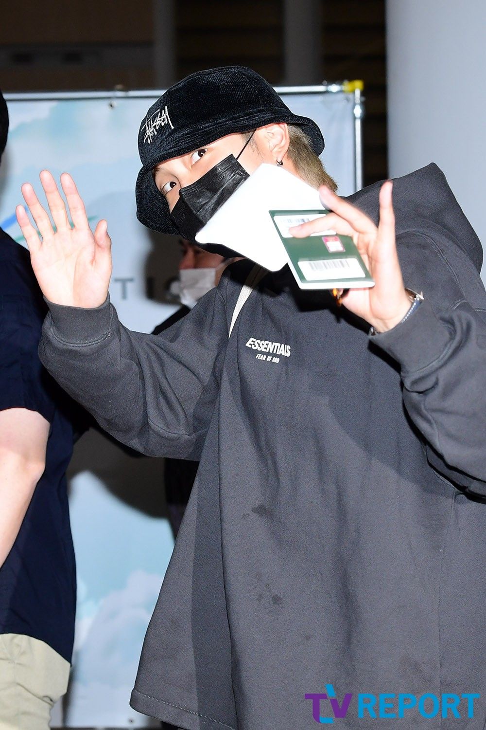 [방송][T포토] RM '해맑은 팬서비스' | YTN