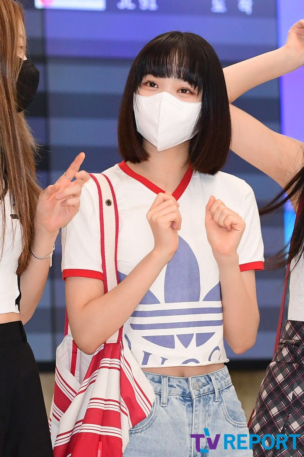 [방송][T포토] 김채원 '앙증맞은 주먹' | YTN