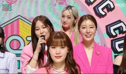 [방송]'음중' WSG워너비 3팀3색 데뷔 무대→박진주 "공주 된 기분" | YTN