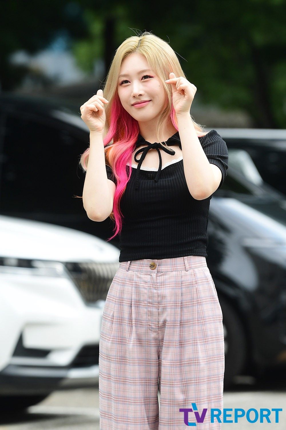 [방송][T포토] 헤즈 '하트 뿅뿅' | YTN