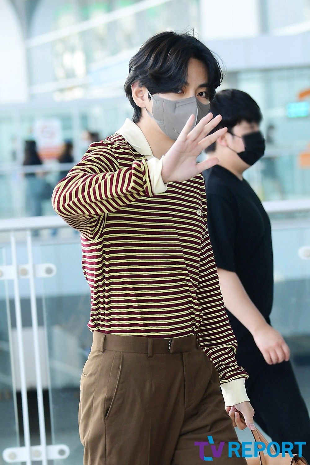 [방송][T포토] 뷔 '눈빛이 영화다' | YTN