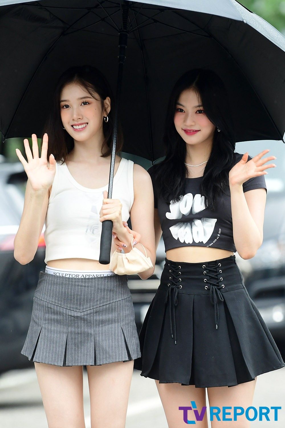 [방송][T포토] 재이-아이사 '청순 손인사' | YTN