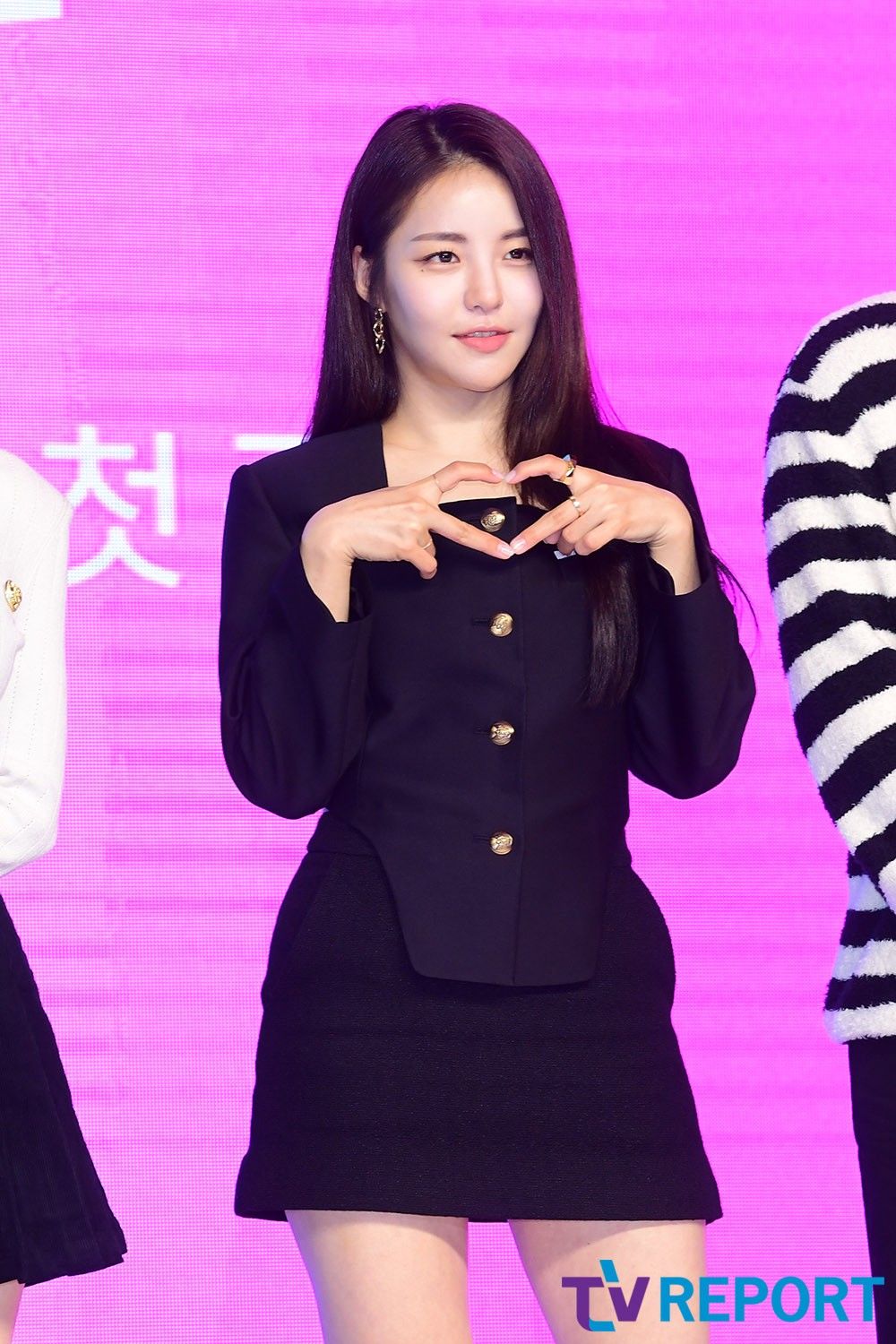 [방송][T포토] 유정 '꼬북좌표 하트' | YTN