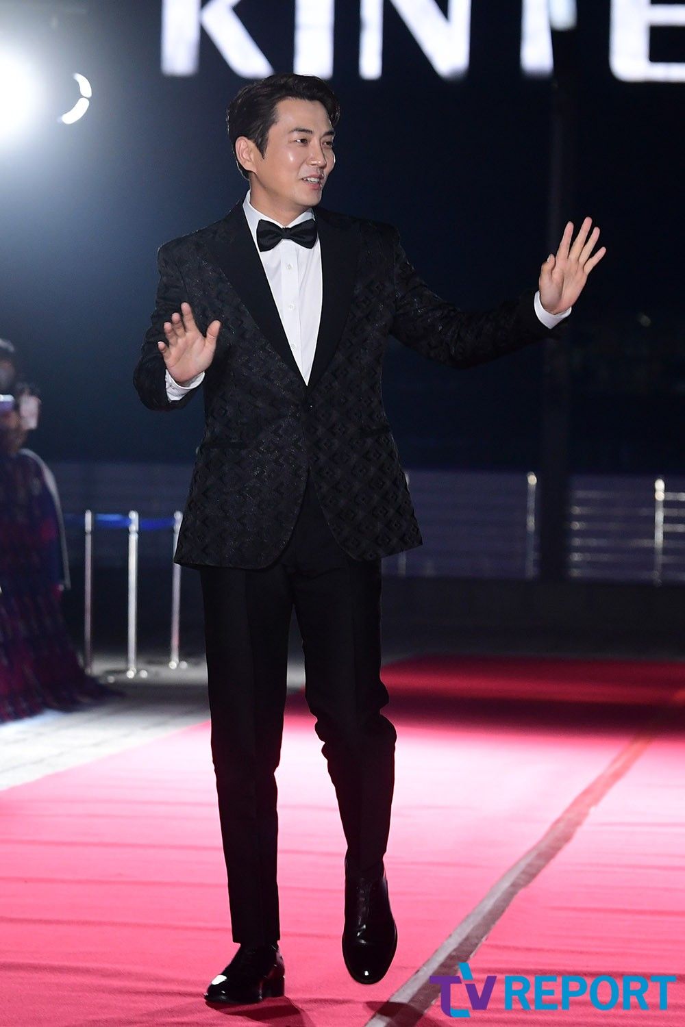 [방송][T포토] 주상욱 '이쪽 저쪽 인사~' | YTN