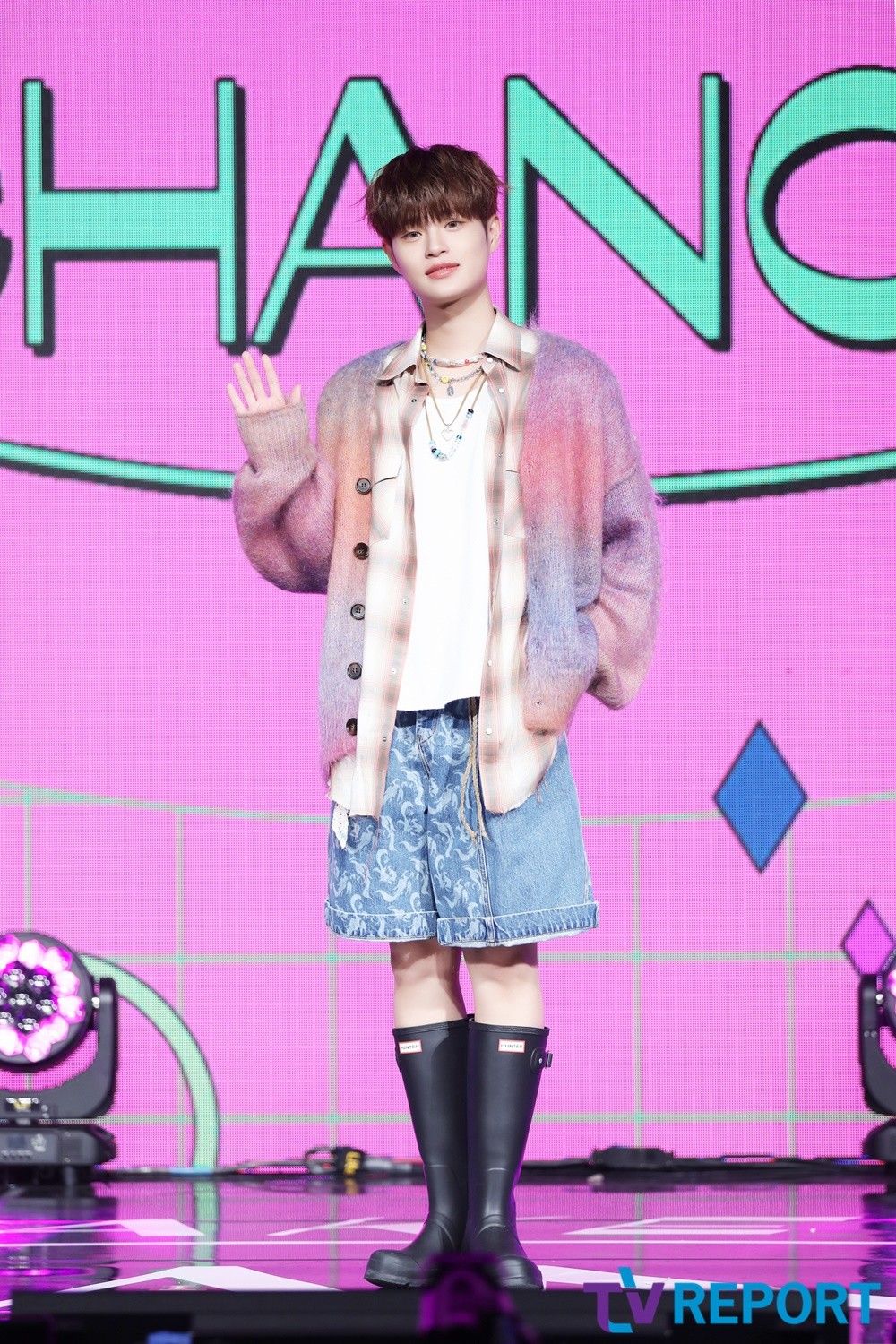 [방송][T포토] AB6IX 이대휘 '돋보이는 여유' | YTN