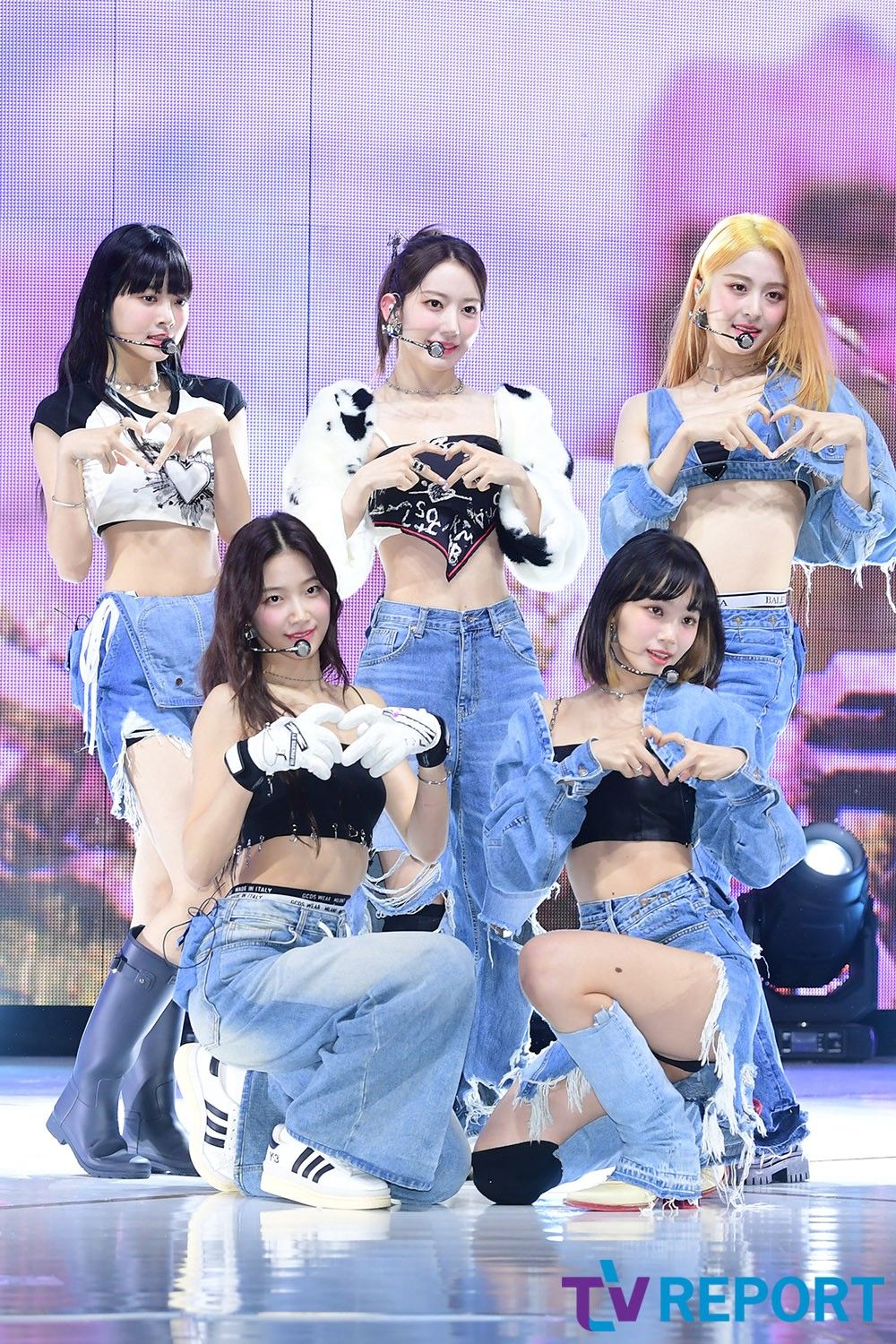 [방송][T포토] 르세라핌 '하트 엔딩' | YTN