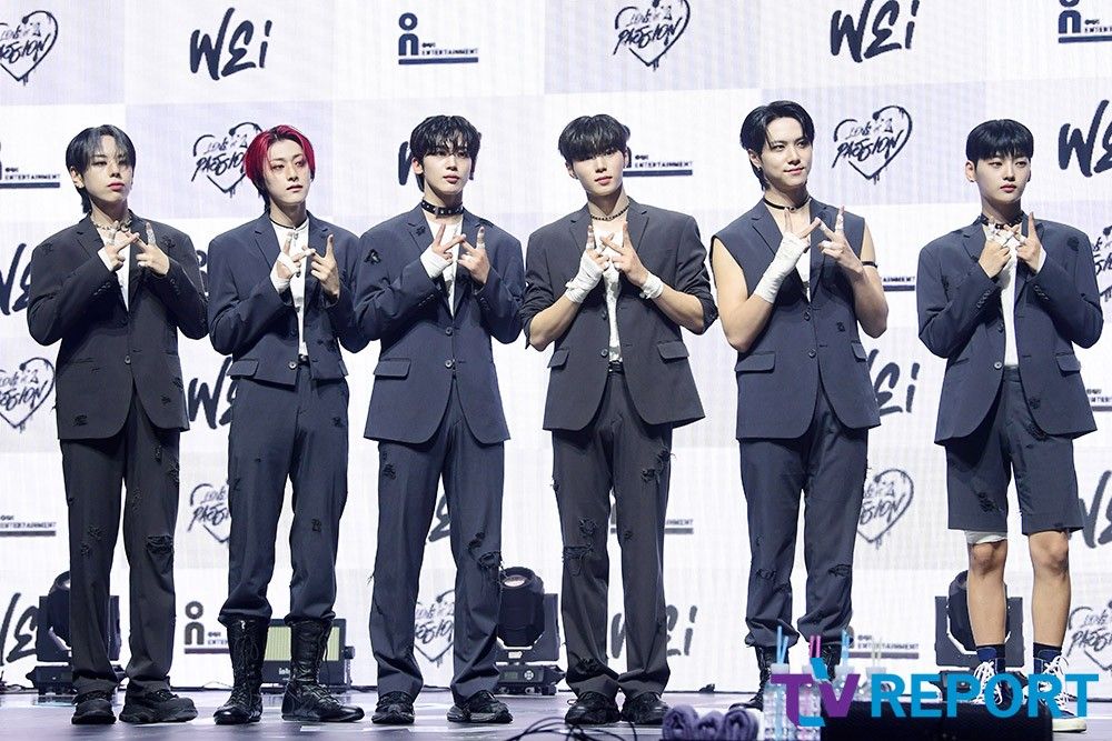 [방송][T포토] 위아이 '컴백을 신고합니다' | YTN