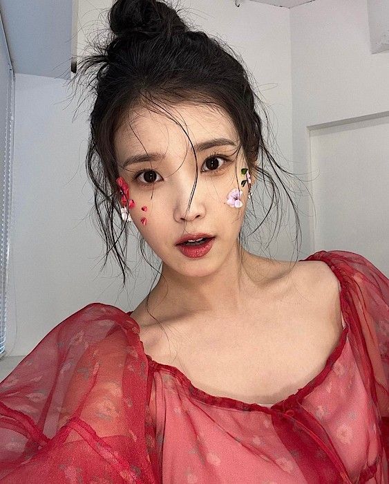 [방송]아이유, 오늘은 섹시 내일은 큐티.. 팔색조 매력 [리포트:컷] | YTN