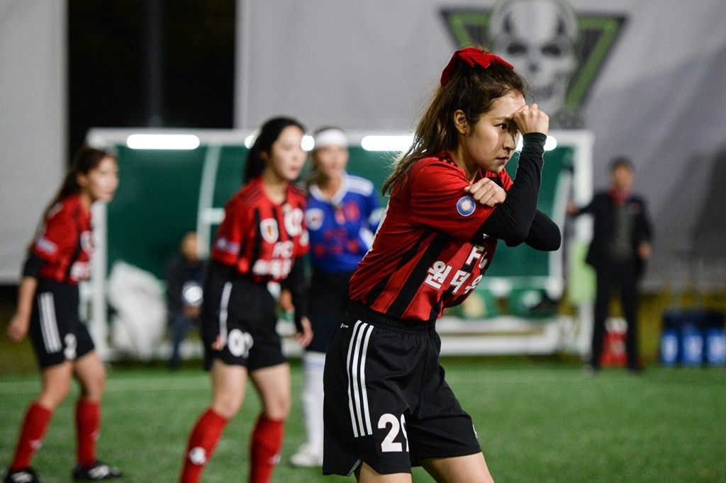 [방송]'출전 정지' 두려운 FC원더우먼, '하석주 더비' 승자는? ('골때녀') | YTN