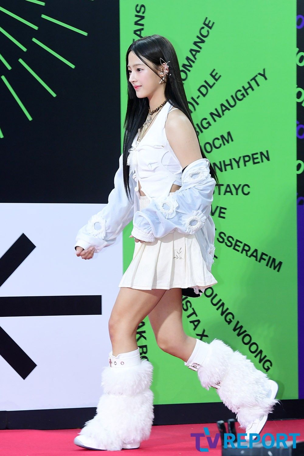 [방송][T포토] 민지 'MMA 레드카펫 첫 손님' | YTN